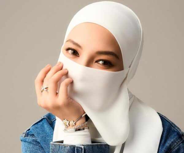 Kontroversi promosi produk menyerupai alat sulit: Apa kata Neelofa ...