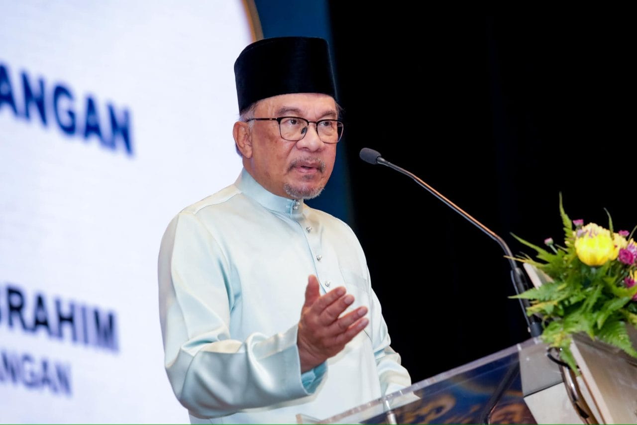 Video : Manusia bernama Anwar Ibrahim ini tak takut siapa, dia buat apa ...